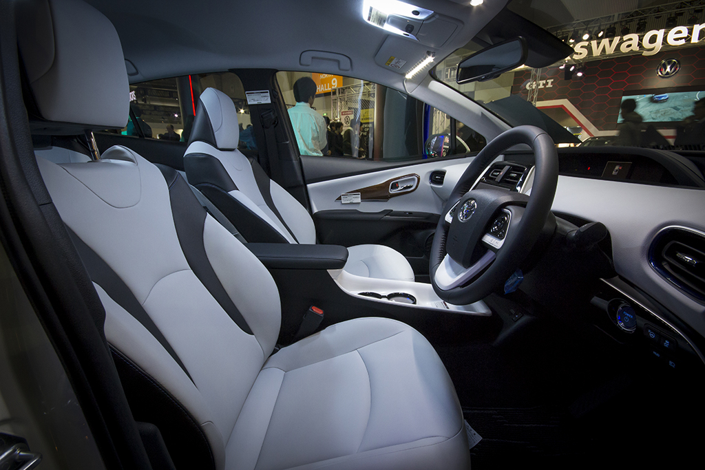 新型50プリウスにエアロキットを装着したデモカーまとめ【オートサロン2016】 | TASUG（東京オートサロンアルティメートガイド）